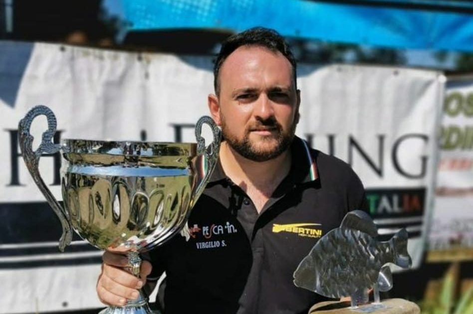 Si schianta con l'auto contro una fontana: Sergio Virgilio muore a 32 anni