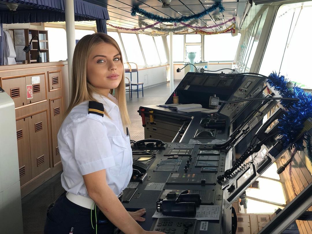 A 19 anni Carmen attraversa il mondo in mare per diventare Capitano ...