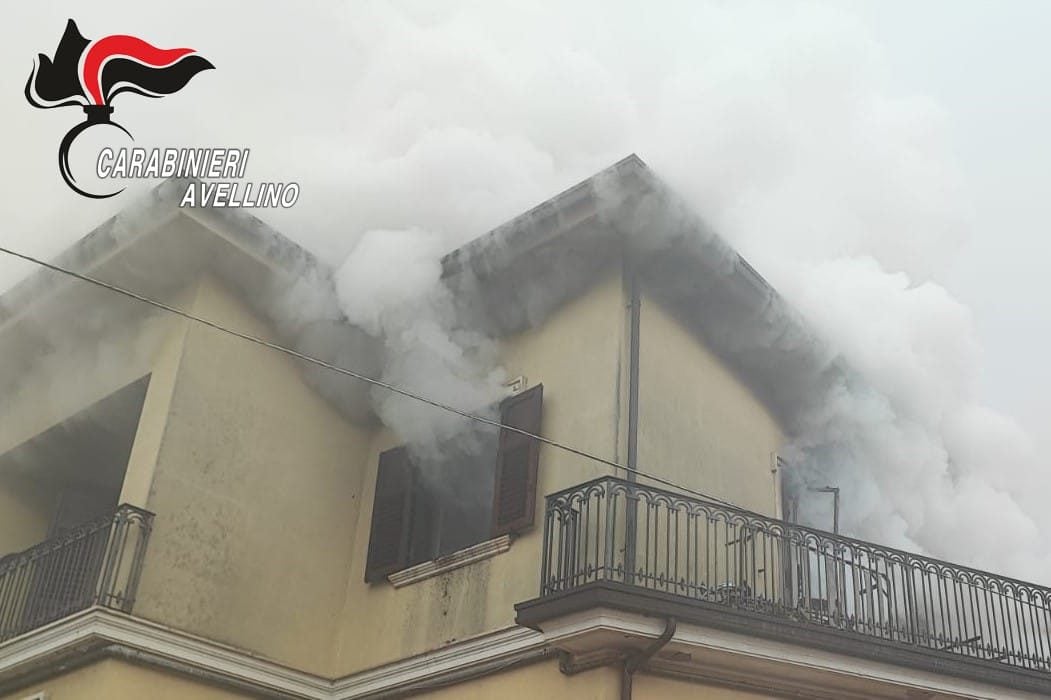 La casa va a fuoco, anziana disabile salvata dalle fiamme a Volturara ...