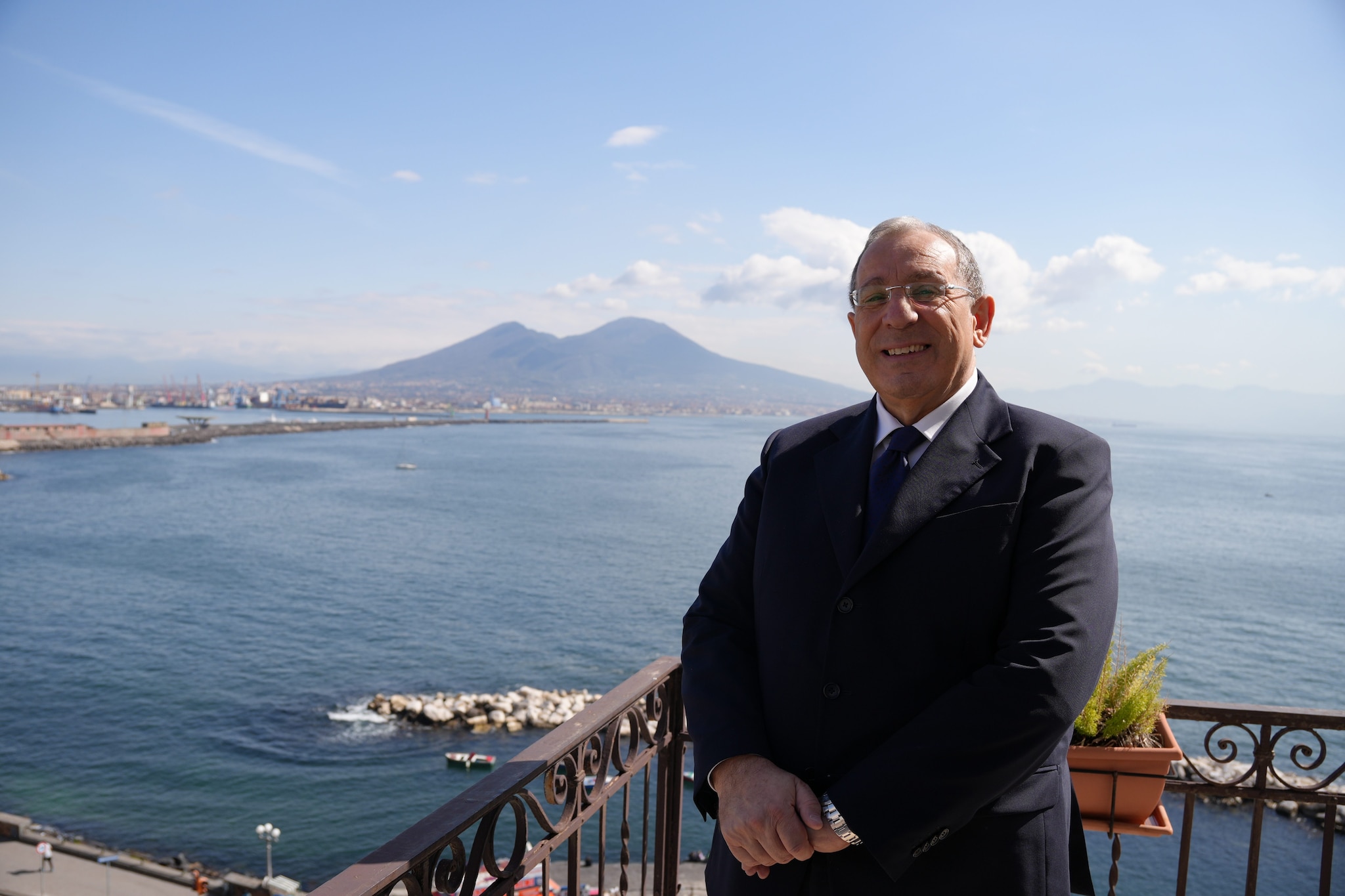 Attacco dell'Iran a Israele, allerta a Napoli: la Prefettura rafforza ...