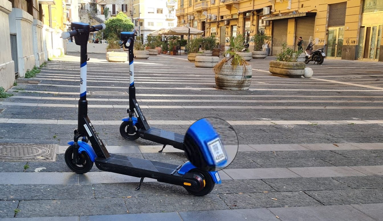 A Napoli i nuovi monopattini elettrici BIT a noleggio: hanno la targa