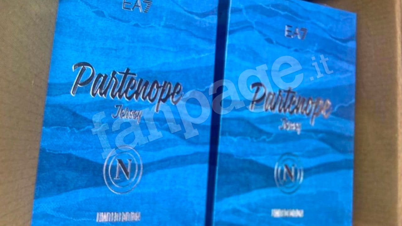 Le prime immagini di "Partenope", la maglia del Calcio Napoli per i 2. ...