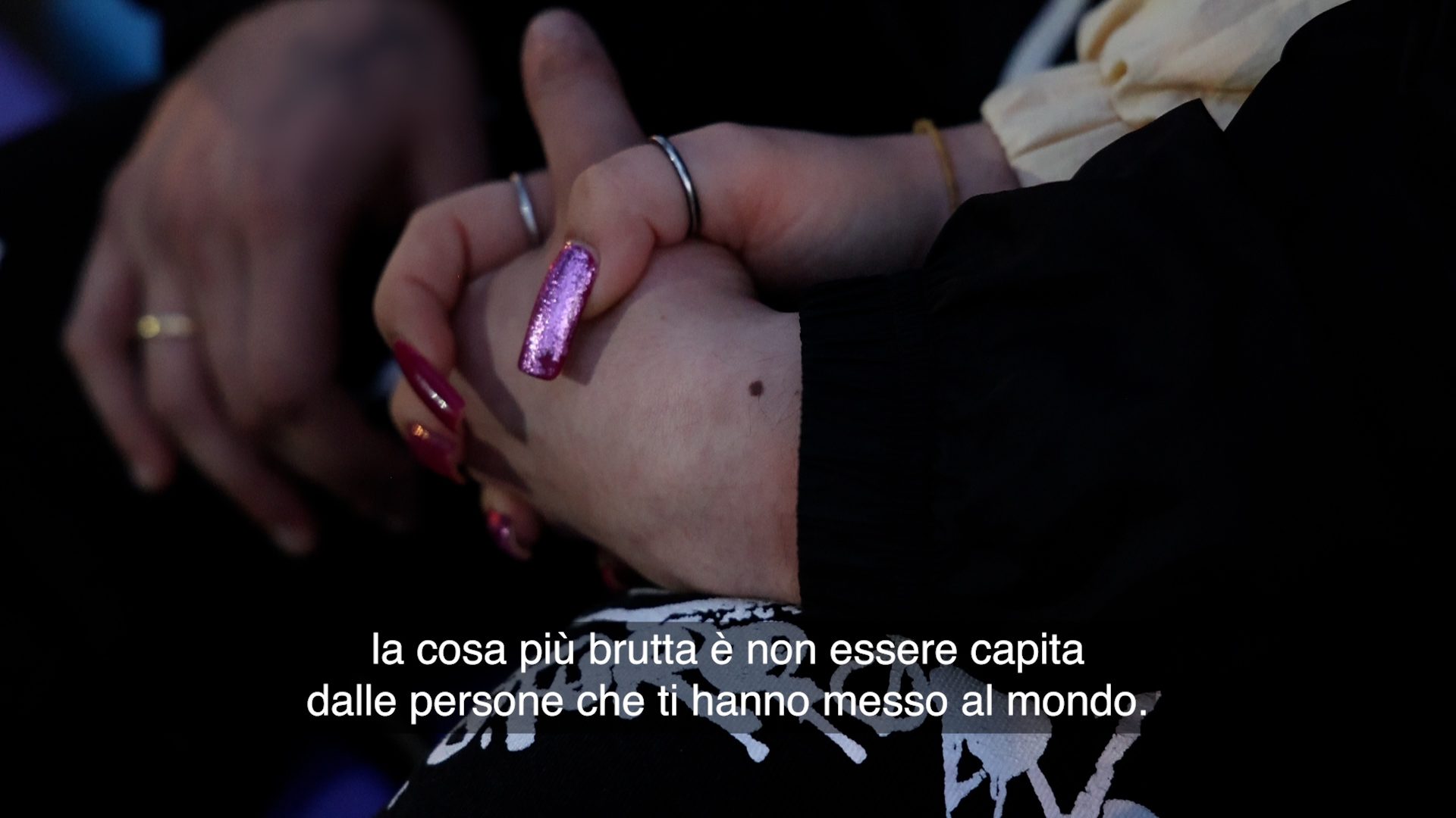  Fa Male Non Essere Capita Da Loro Parla La Ragazza Legata Ad Un