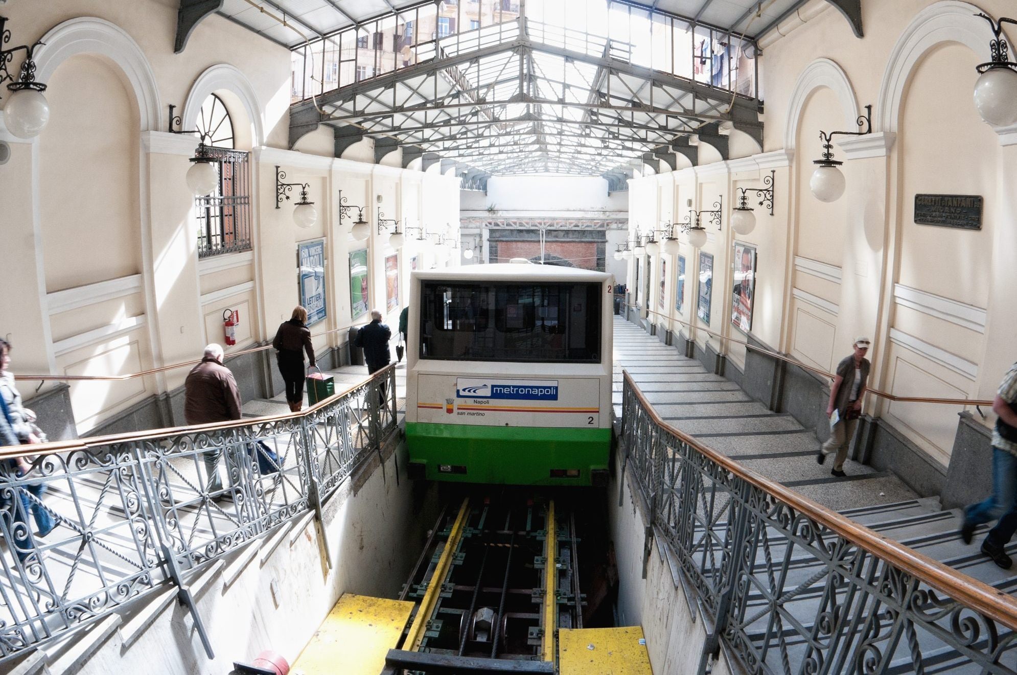La Funicolare Centrale riapre in anticipo dopo 2 giorni di stop: prima ...