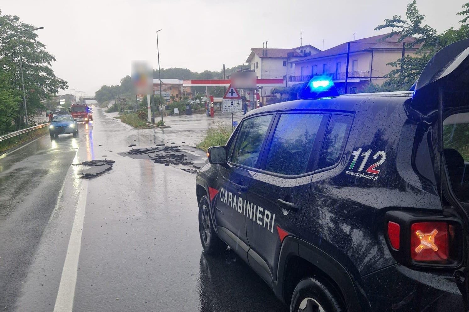 Forti piogge in Irpinia, si sgretola l'asfalto sulla SS7 Appia a ...