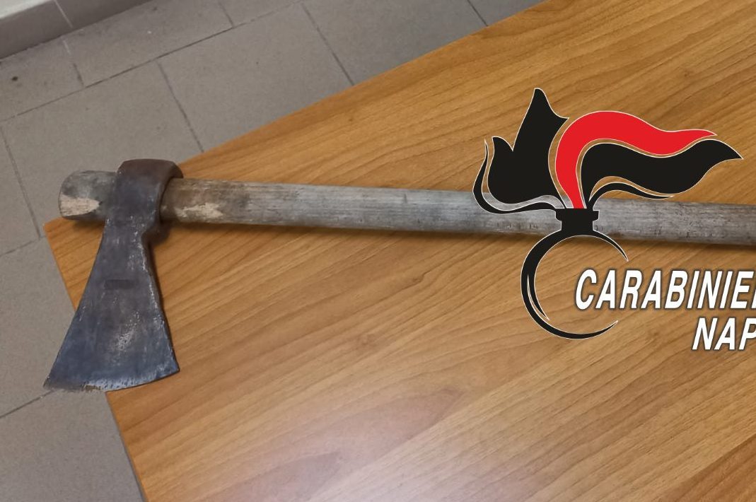 Lite in famiglia degenera a Portici, 15enne distrugge la casa con un ...