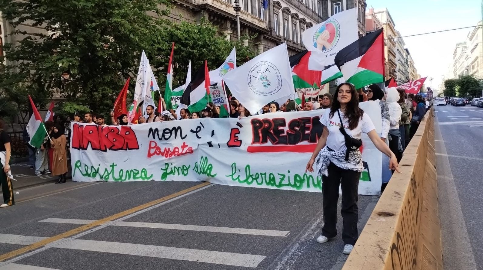 Corteo per la Palestina al centro di Napoli, chiuso Corso Umberto: bus ...