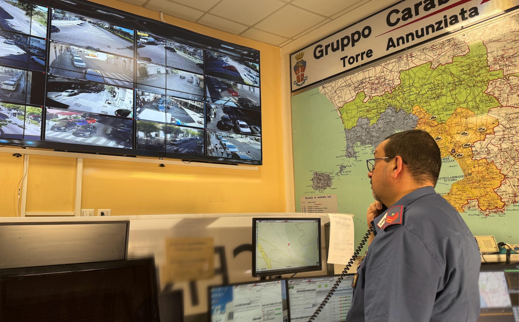 Ragazza segue i ladri d'auto e guida i carabinieri al telefono: 3 ...