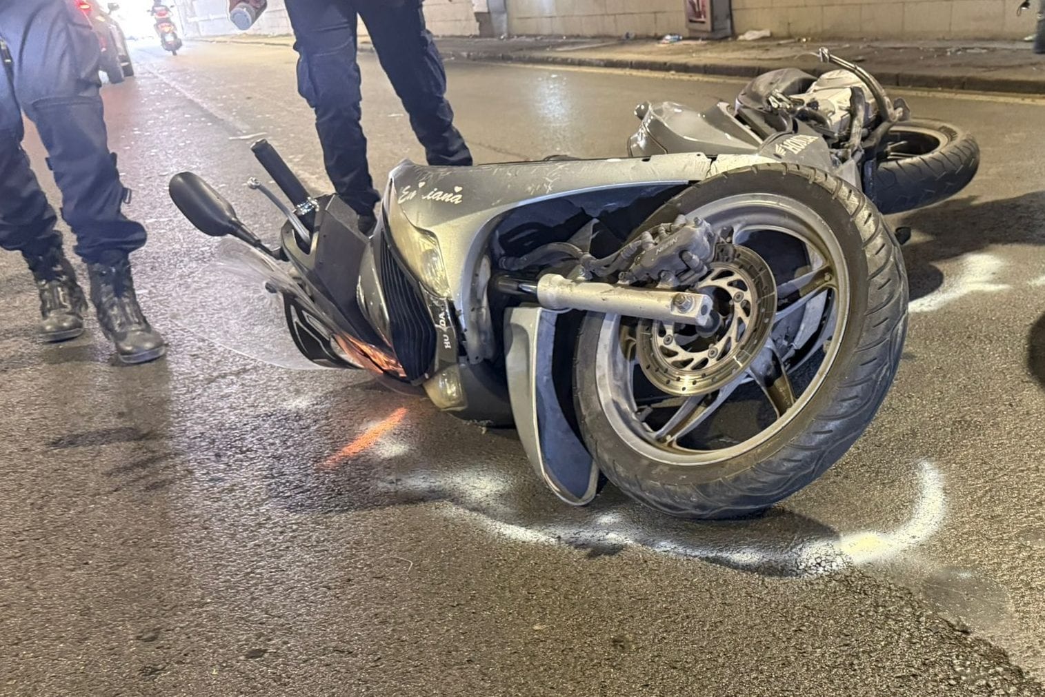 Si schianta con lo scooter e muore a 27 anni: incidente stradale a Ercolano