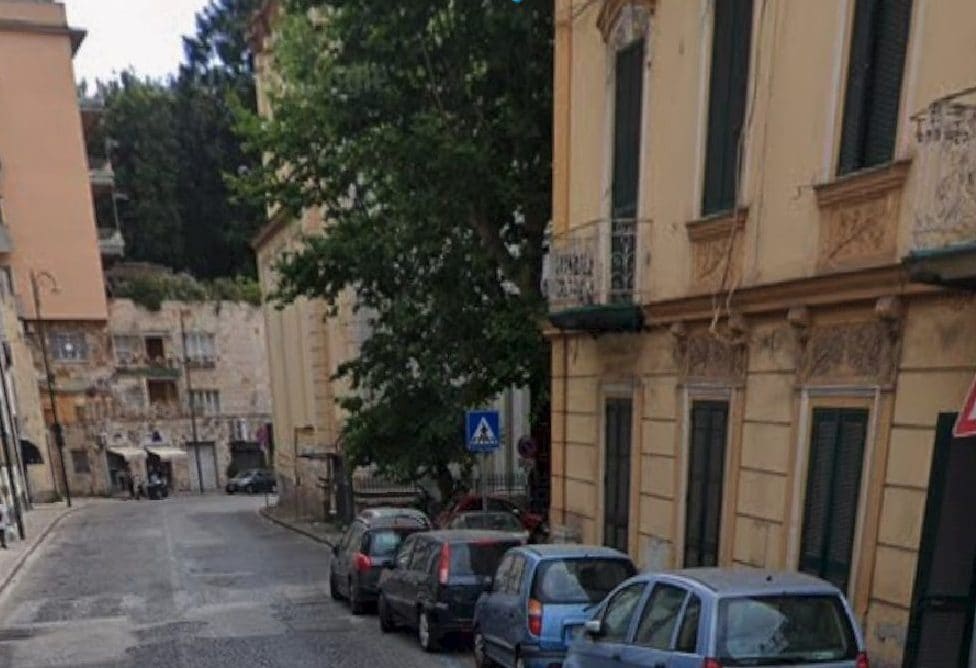Via Aniello Falcone al Vomero sarà asfaltata, coperti i cubetti di ...