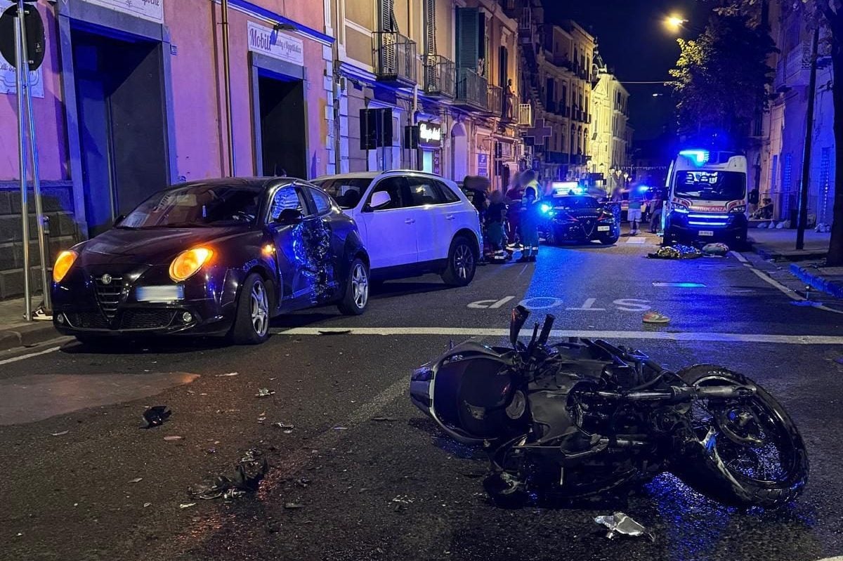 Incidente a Torre del Greco, morta Annunziata Mele, 22 anni: moto contro auto nella notte