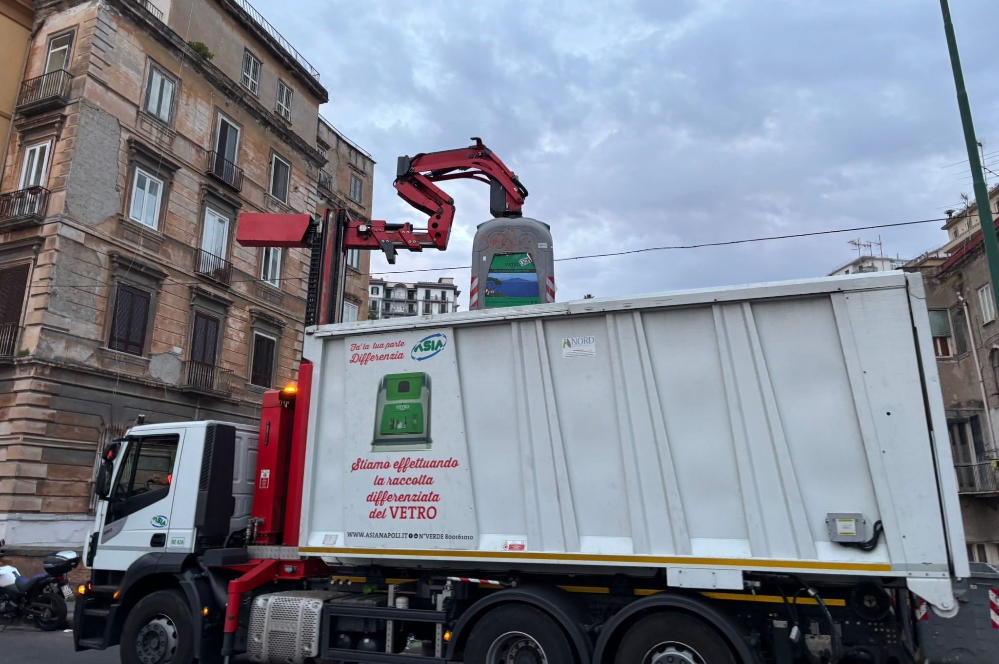 "La raccolta dei rifiuti a Napoli modello per il Giappone": esperti da ...