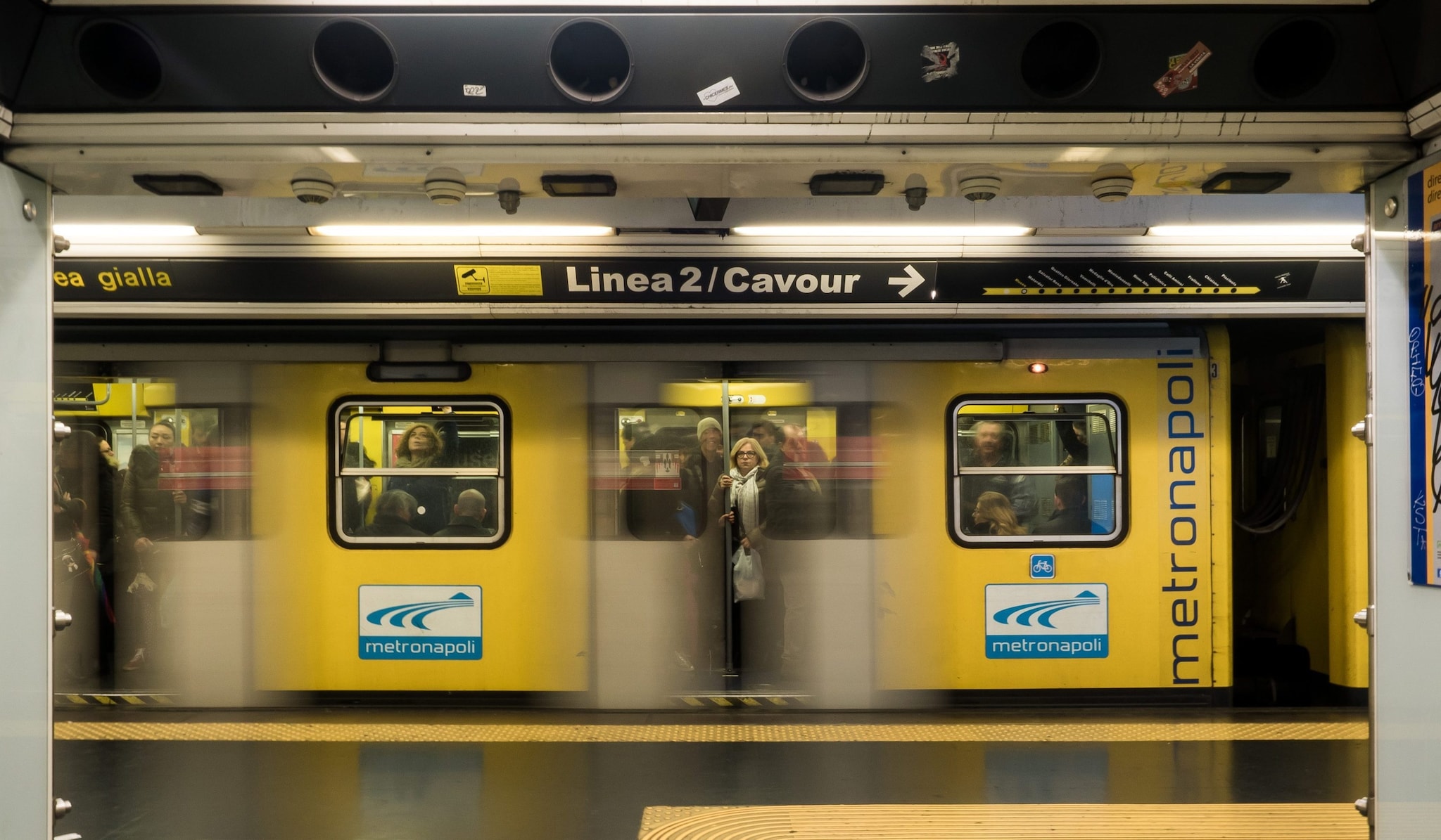 Dalla metropolitana al rottame: Napoli mette all'asta i vecchi treni ...