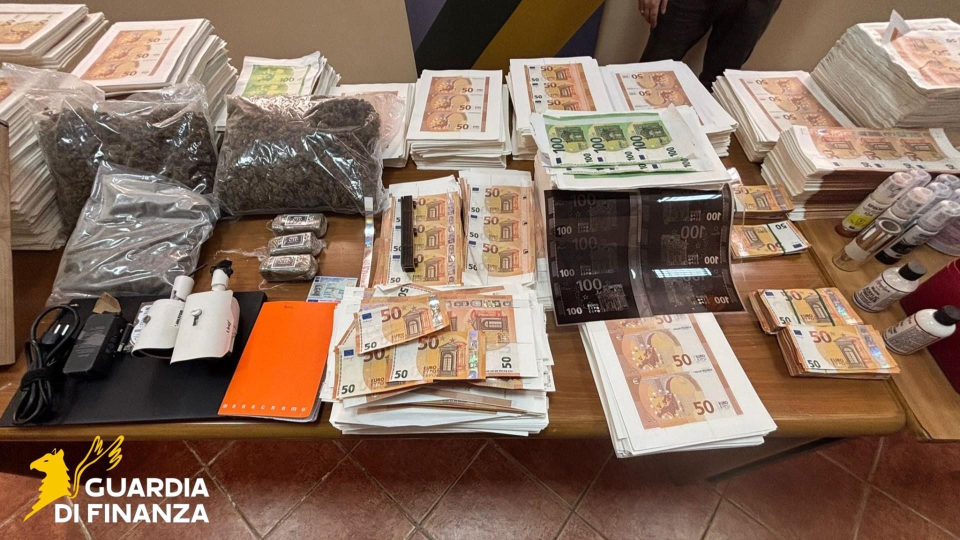 Napoli e provincia piene di 50 e 100 euro falsi: le banconote venivano ...