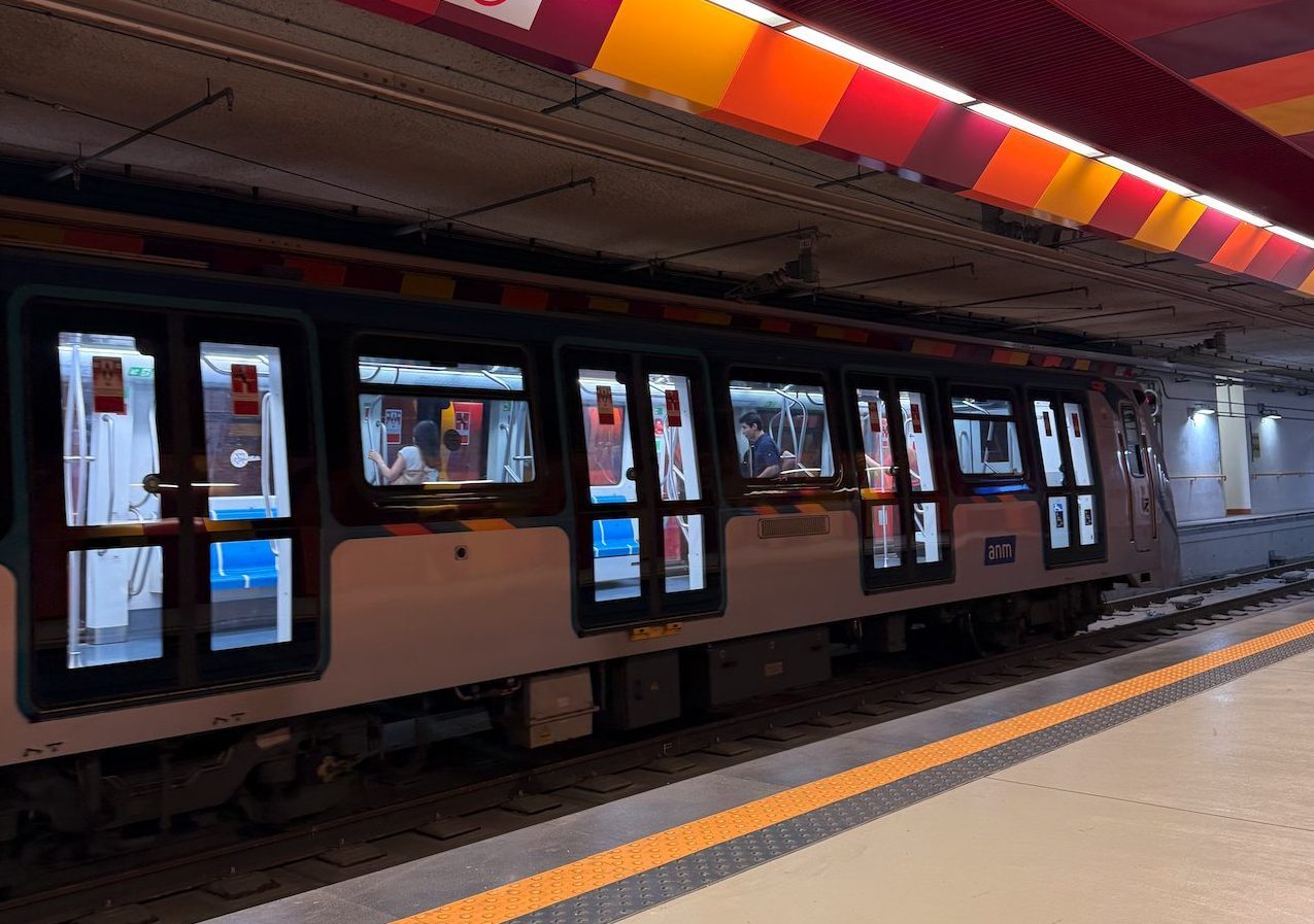 Metro Linea 1 Napoli ferma su tutta la tratta dalle 15 di oggi: guasto ...