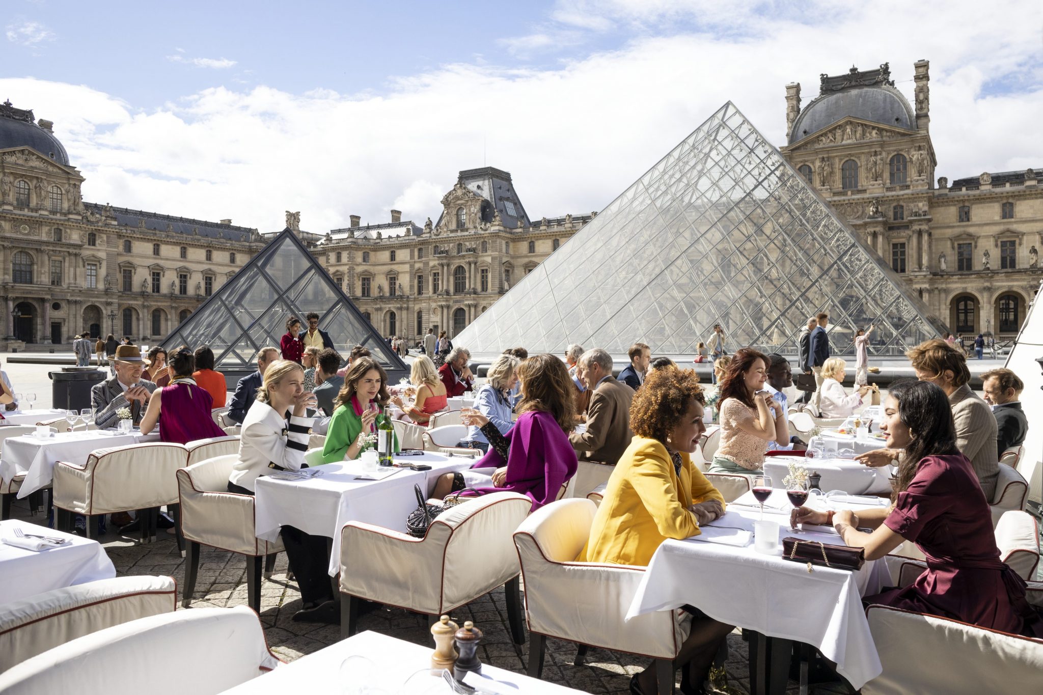 I luoghi di Emily in Paris: la guida segreta di Parigi attraverso le ...