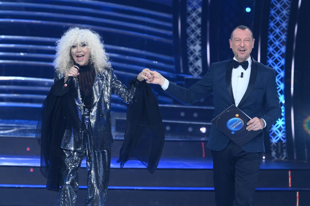 Donatella Rettore ieri e oggi: come è cambiata la cantante ospite a ...