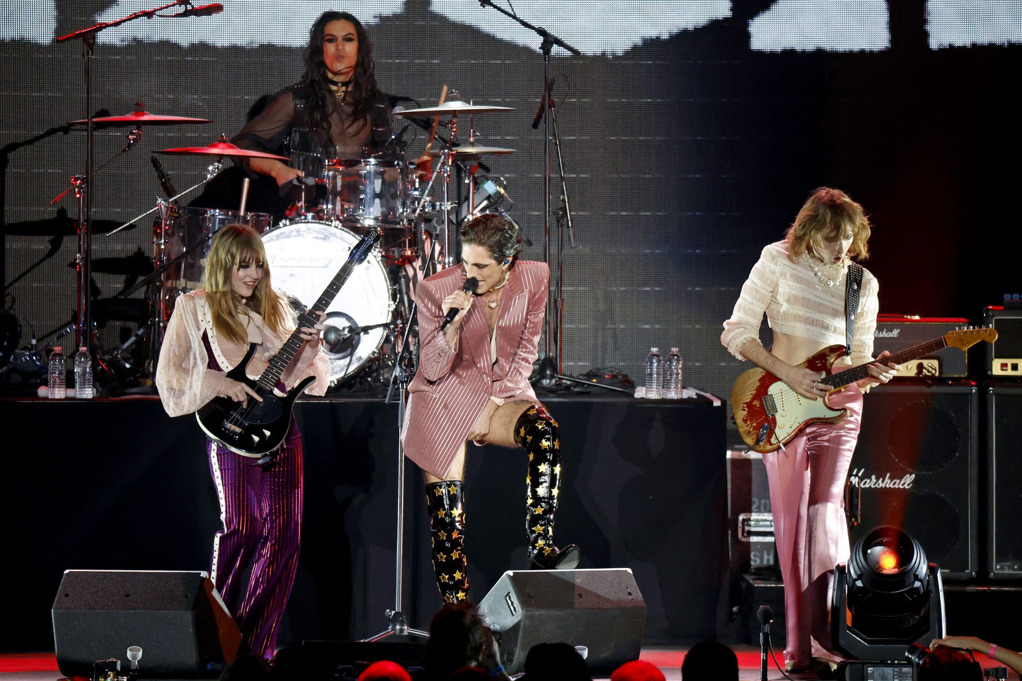 I Maneskin conquistano Los Angeles in rosa, stelle e strisce nel look ...
