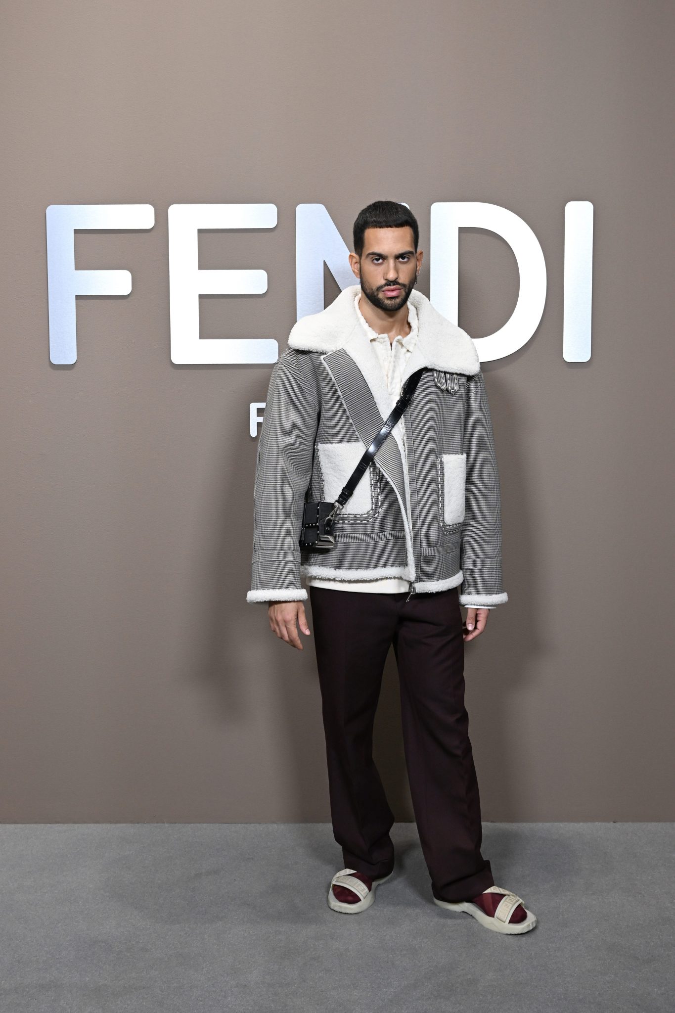 Mahmood alle sfilate milanesi: prima di Sanremo indossa zeppe e ...