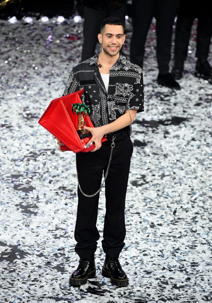 Lo stile di Mahmood a Sanremo 2022: cosa indosserà il cantante al Festival