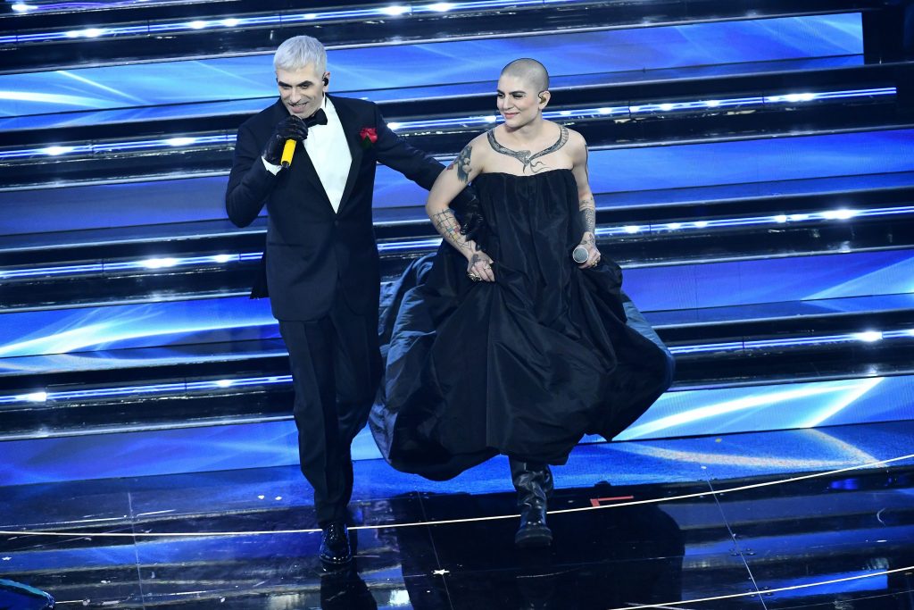 Sanremo 2022, perché Highsnob ha cancellato i tatuaggi dal volto nella ...