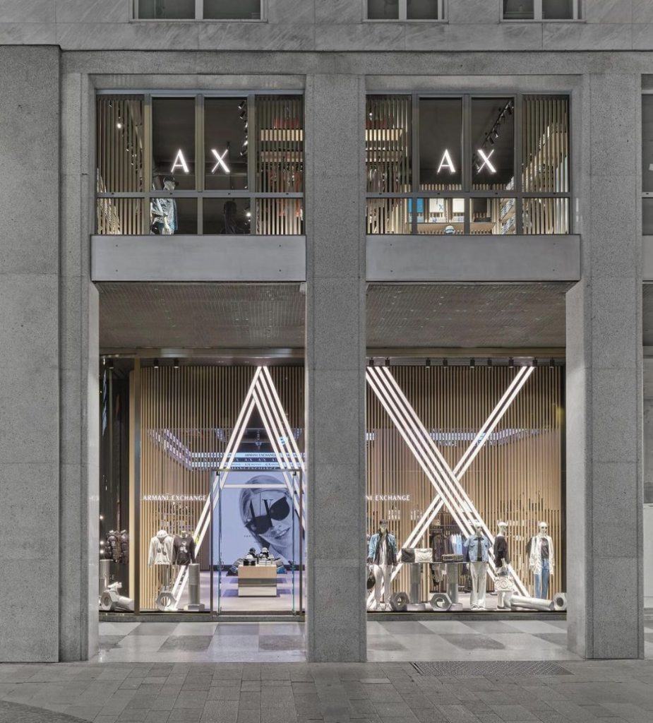 Giorgio Armani apre a Milano il più grande Armani Exchange d'Europa ...