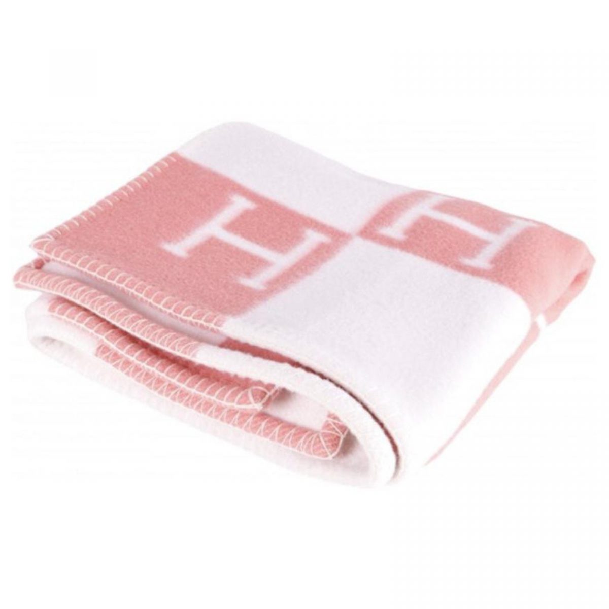 La coperta di lusso di Giulia De Lellis: quanto costa il plaid bianco e ...