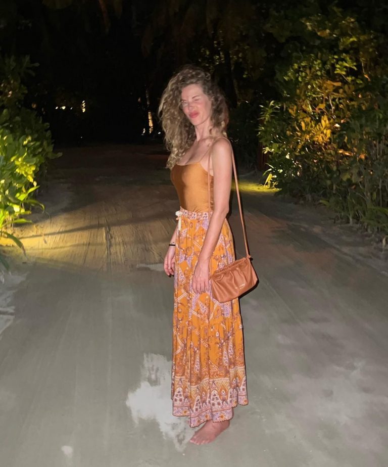 Alessia Marcuzzi alle Maldive, rilancia l'intramontabile bikini bianco ...