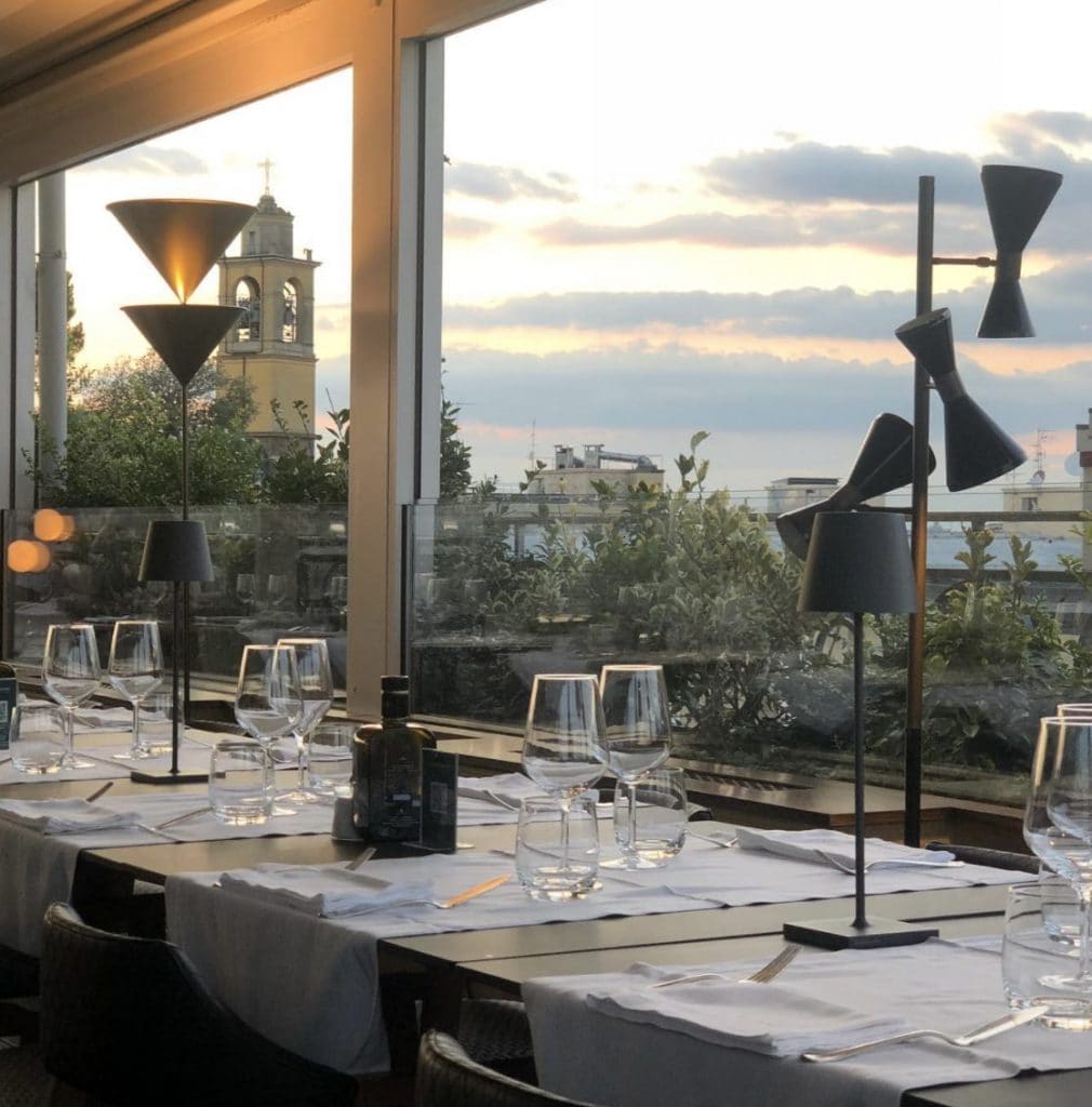 Le 10 migliori terrazze a Milano per fare aperitivo o pranzare all'aperto