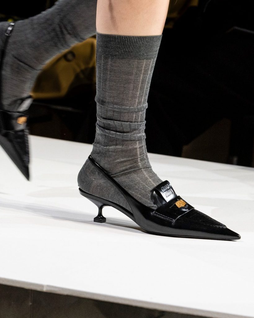 La rivincita dei calzini bianchi: la tendenza della primavera 2022 è ...