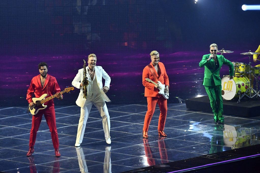 Eurovision, i look della prima serata dei conduttori, degli ospiti e ...