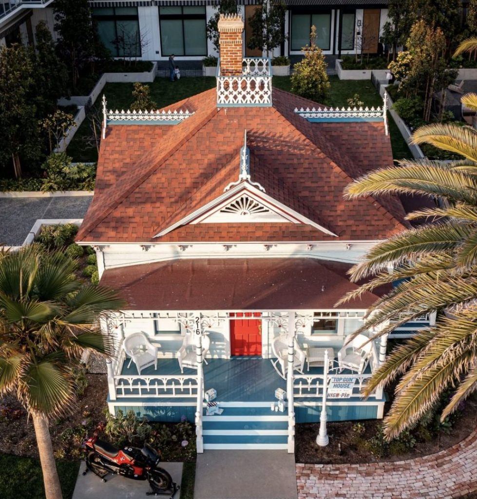 La casa di Tom Cruise in Top Gun oggi è una pasticceria in stile retrò