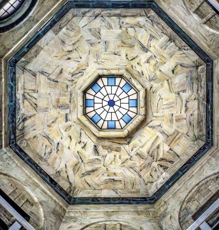 Facciate monumentali e interni preziosi, i palazzi delle Poste Italiane ...