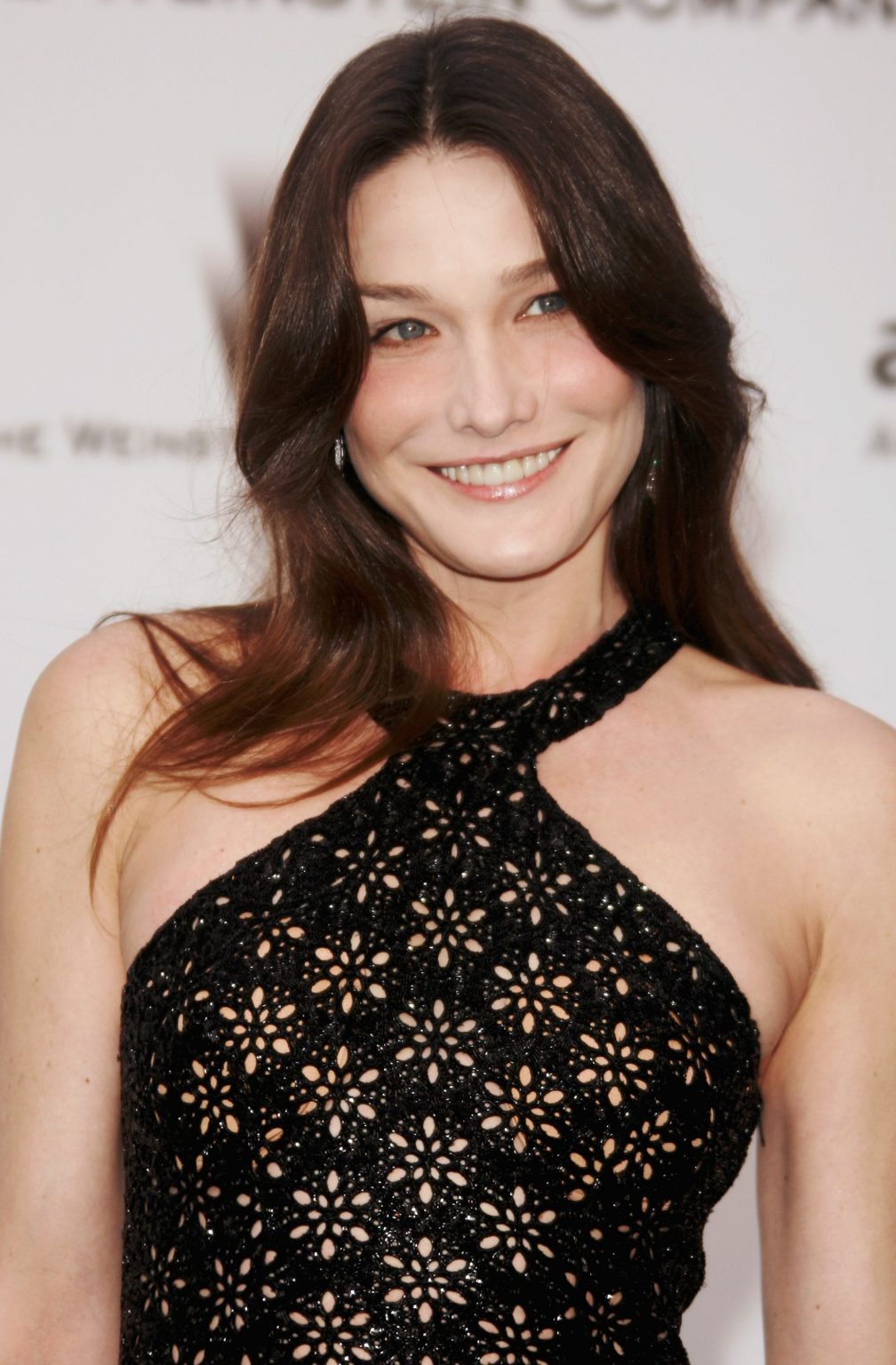Carla Bruni, icona di bellezza a 54 anni: "Faccio sforzi infiniti per ...