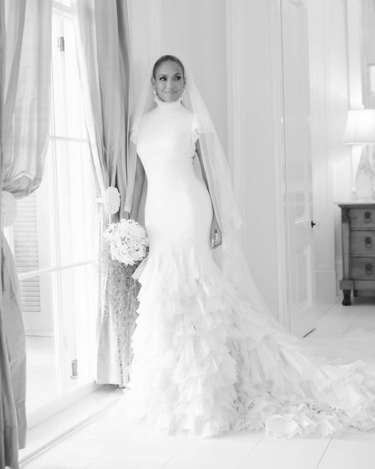 I tre abiti da sposa di Jennifer Lopez: per il secondo matrimonio con ...
