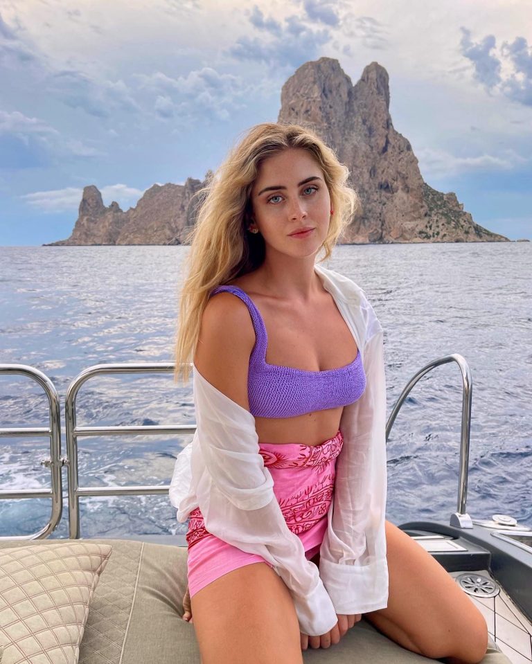 Valentina Ferragni senza trucco in vacanza: è icona di bellezza naturale