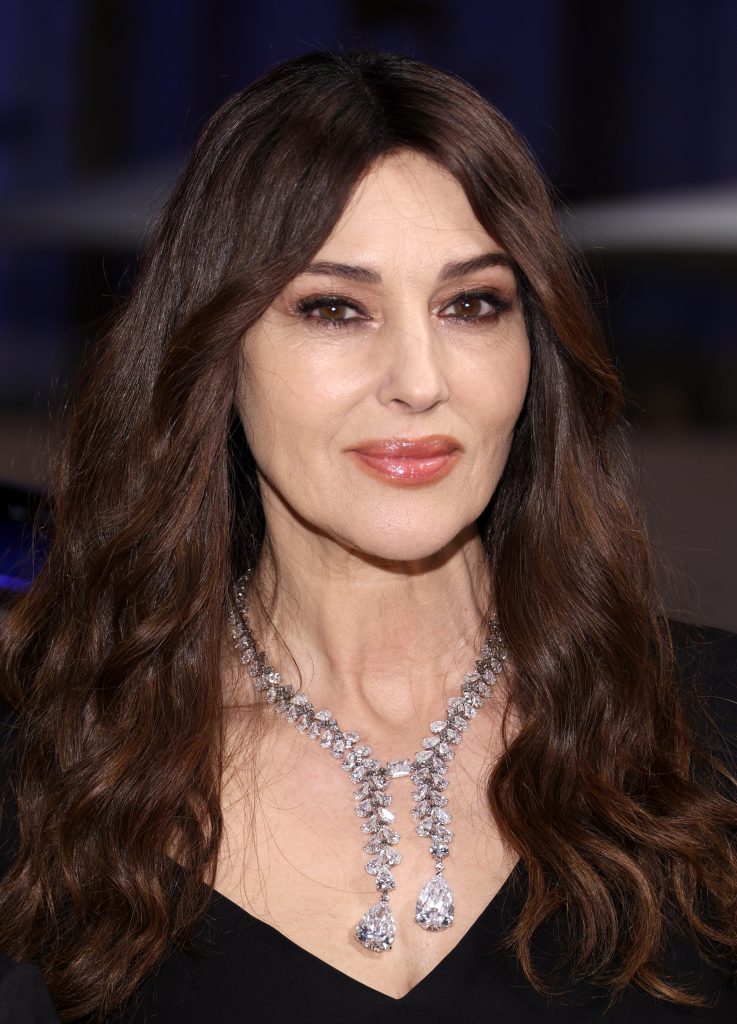 Monica Bellucci a Venezia, incanta sul red carpet portando l'eleganza ...