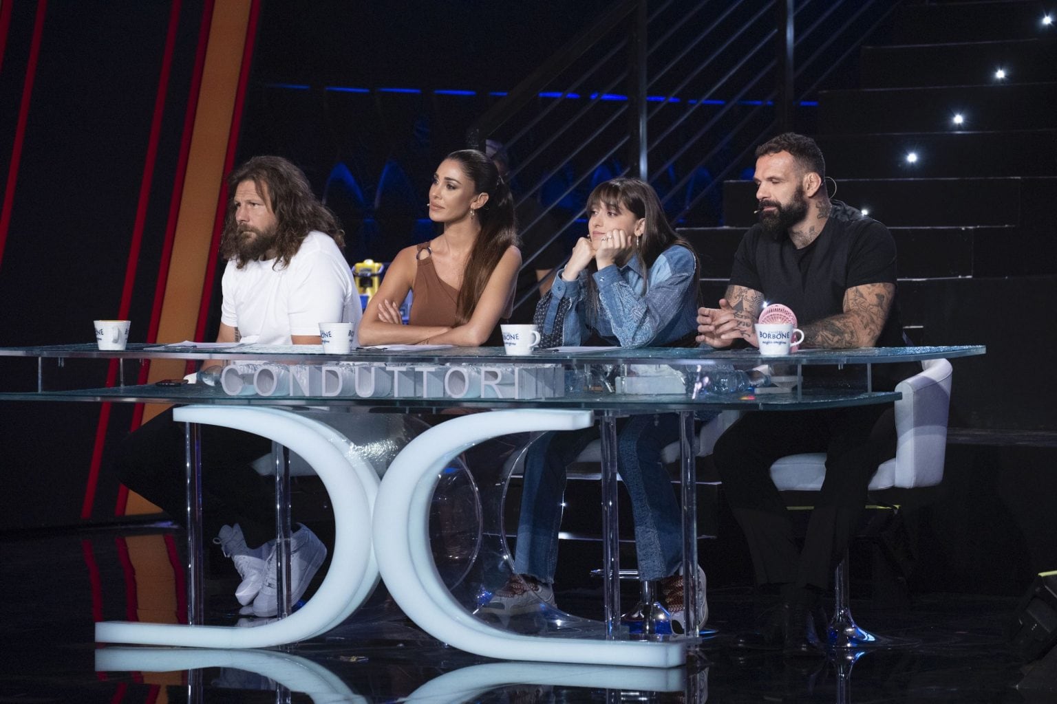 Giulia Stabile a Tu Si Que Vales in total denim: il look per la prima ...