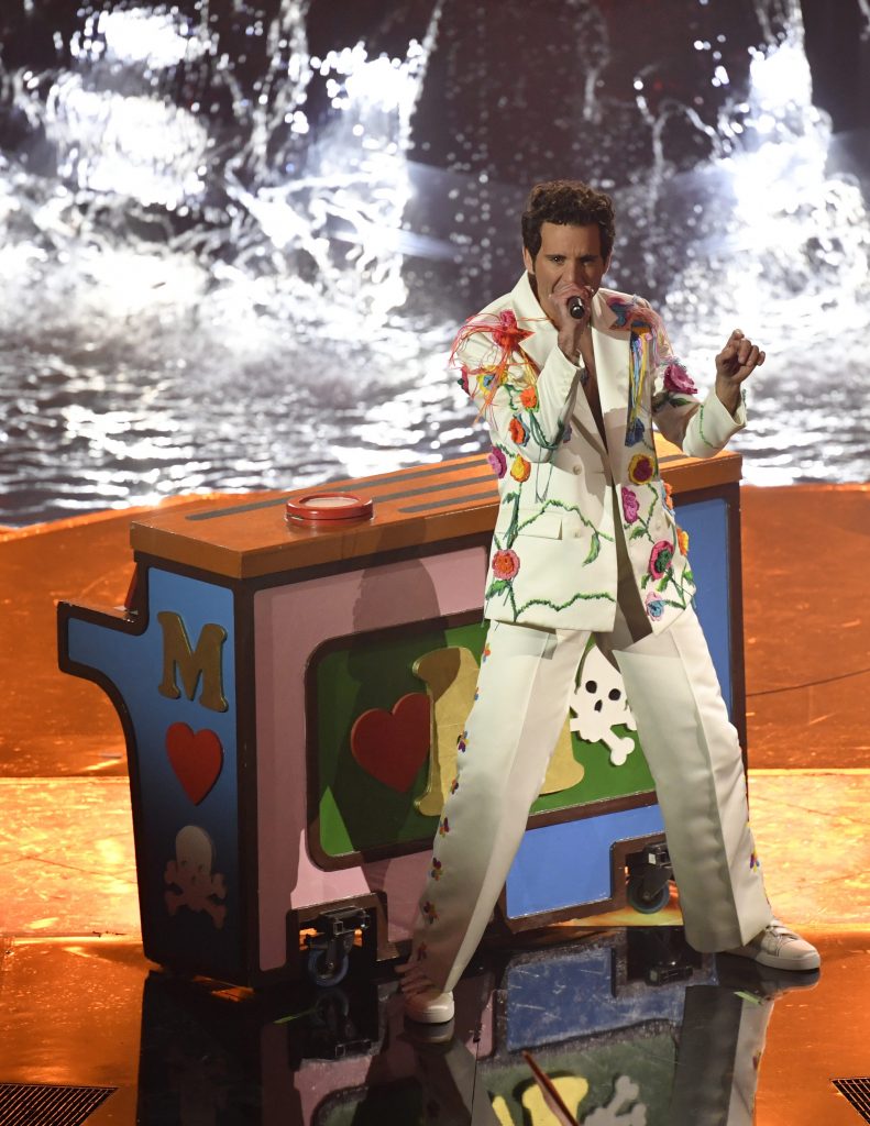 Mika si racconta a Fanpage.it: "L'adolescenza non finisce mai, senza ...