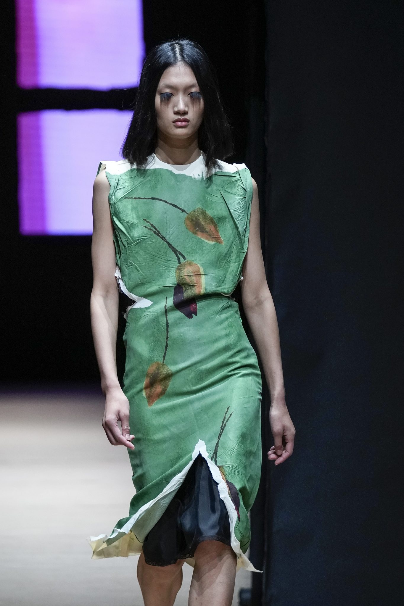 La nuova femminilità di Prada sfila a Milano: il concetto diventa ...