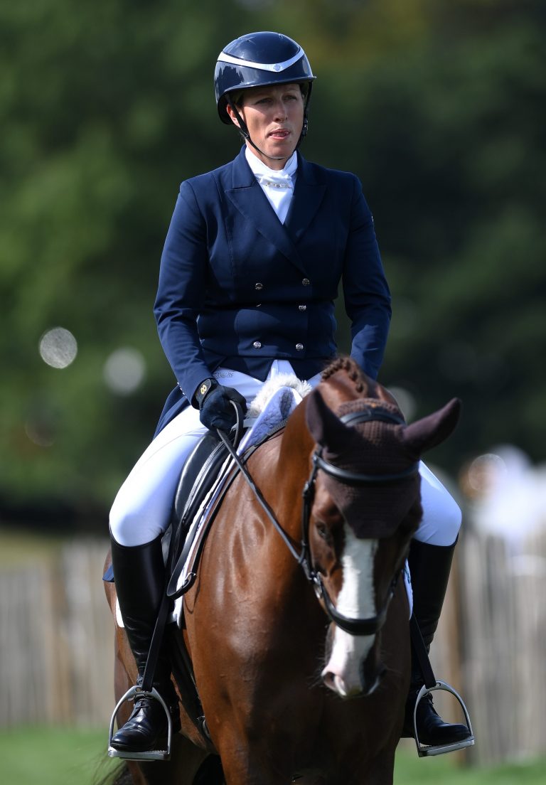 L'eleganza discreta di Zara Phillips ai funerali di Elisabetta II: è la ...