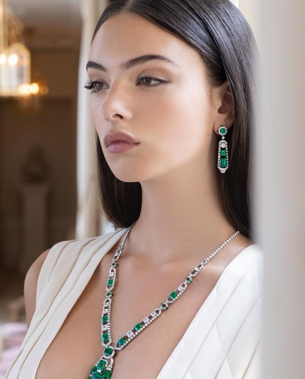 Deva Cassel come una dea in bianco: la figlia di Monica Bellucci ...