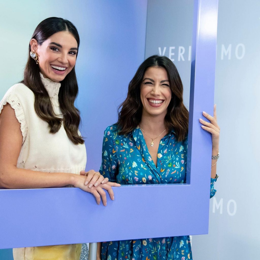 Francesca Chillemi torna a Verissimo: il look autunnale con pantaloni a ...