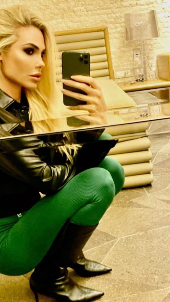 Ilary Blasi coi leggings e la giacca di pelle: in autunno i fuseaux si ...