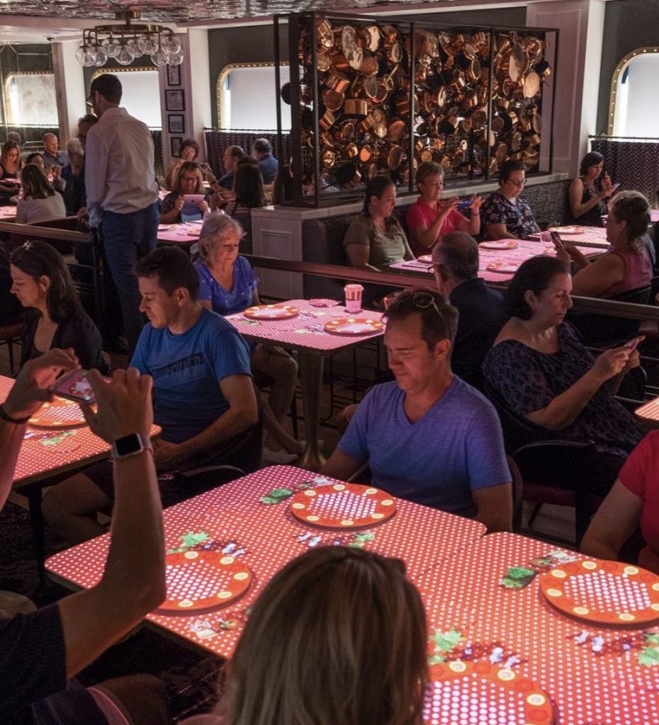 Piatti che prendono vita: cos’è Le Petit Chef e perché il ristorante 3D ...