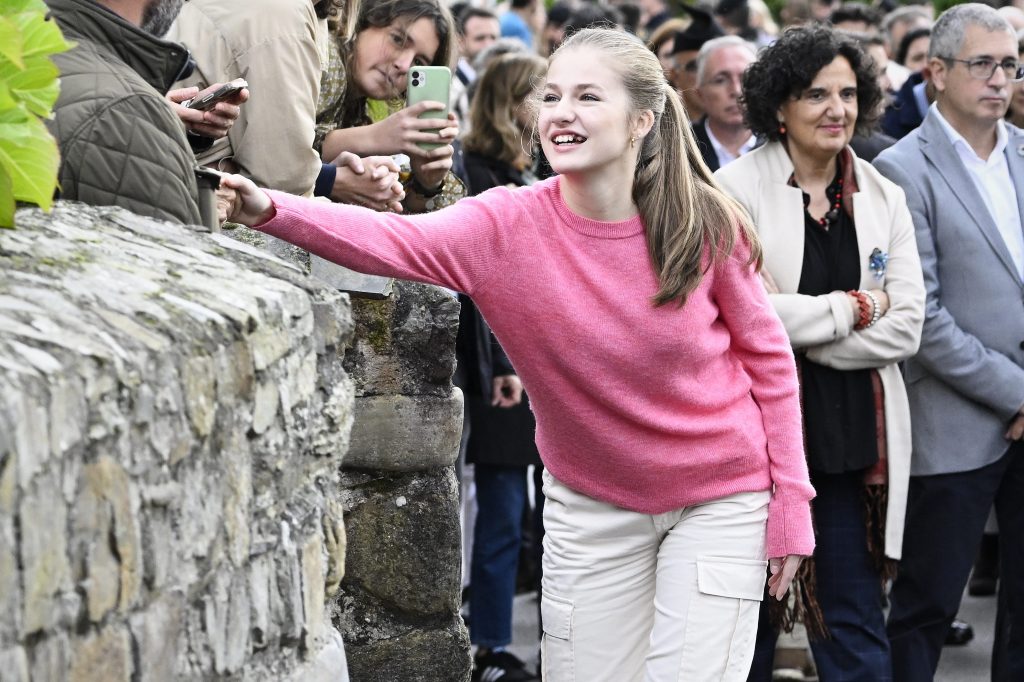 La principessa Leonor di Spagna compie 17 anni: una futura regina con i ...