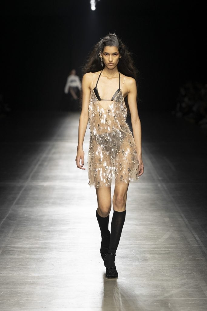 Moda Primavera/Estate 2023: dalle frange ai completi oversize, le tendenze donna per la stagione ...