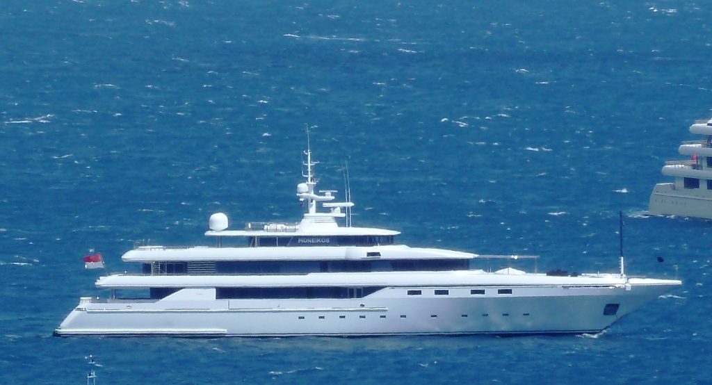 Quanto costa Moneikos, lo yacht in vendita di Leonardo del Vecchio ...