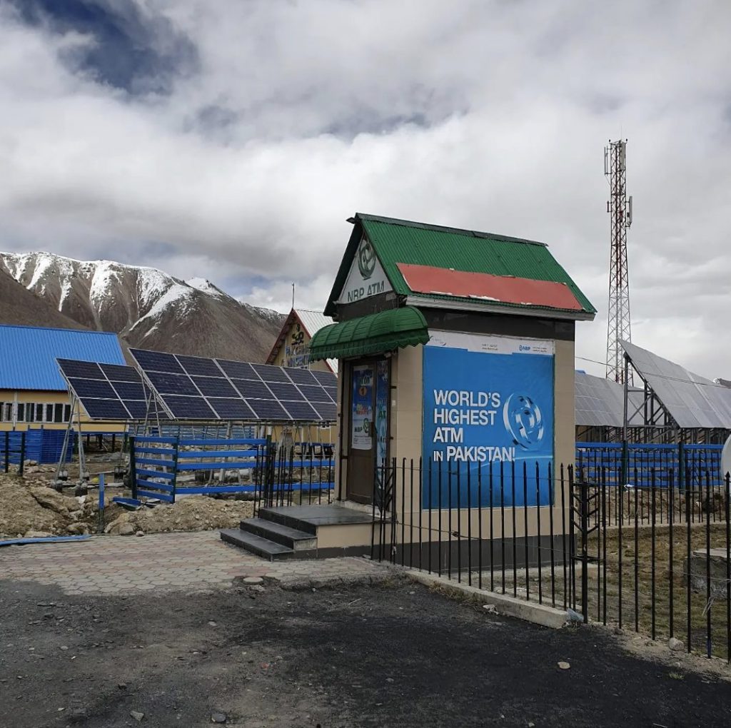Il bancomat più alto al mondo: dove prelevare a più di 4.000 metri di ...