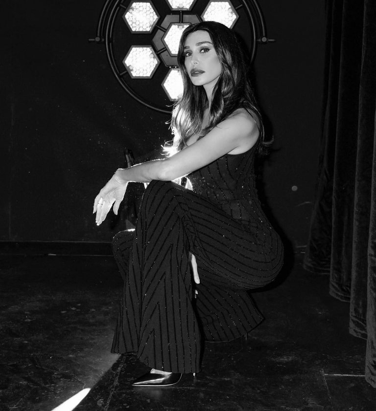 Belén Rodriguez a Le Iene cambia stile: sul palco indossa la tutina ...